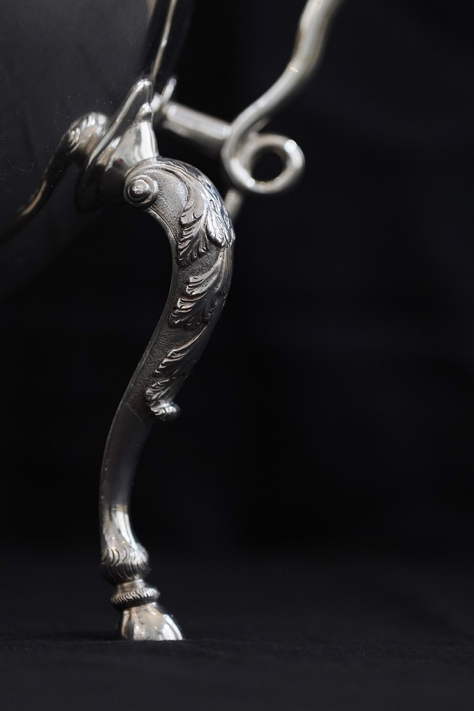 Ovoid coffee pot, silver, by John Rollo, Edinburgh, 1735-6 © Stewart ...