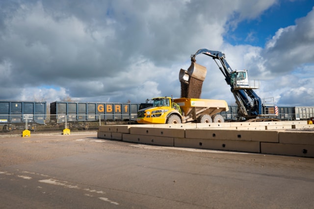 Loading aggregate from the 1,000th freight train at Quainton