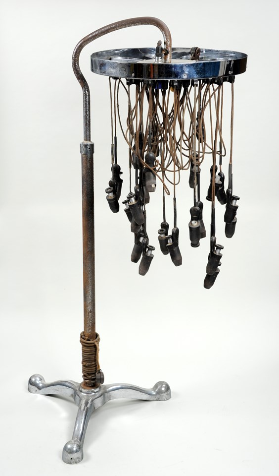 Leeds Museums and Galleries object of the week- vintage 1930s perming ...