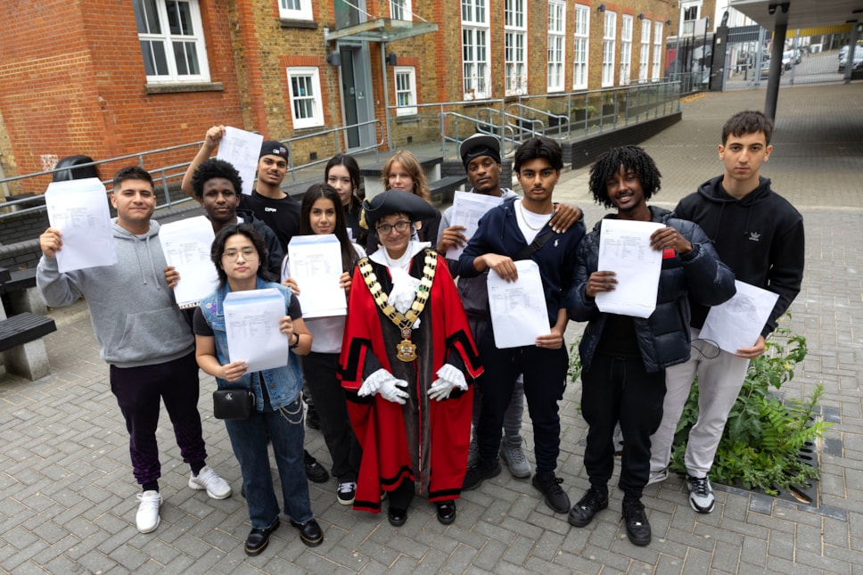 The Mayor of Islington Cllr Anjna Khurana celebrates GCSE results day ...