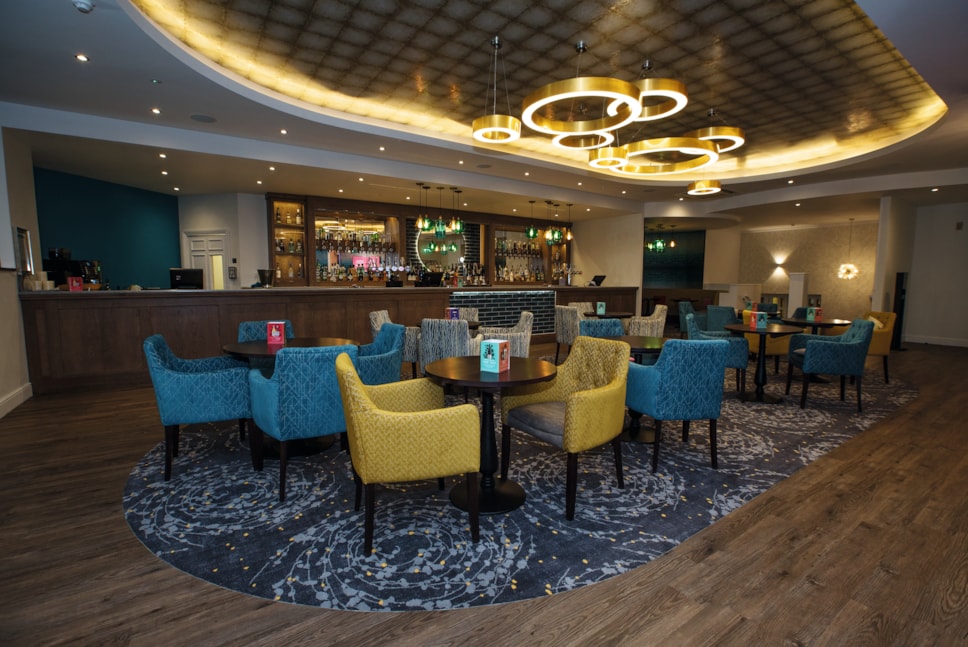 Sinah Warren Bar | Warner Hotels News