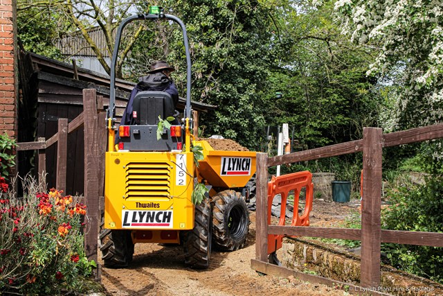 Lynch supports Iver Environment Centre-2