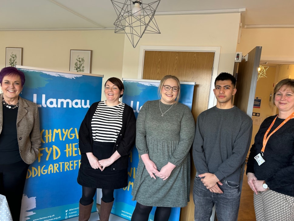 Llamau visit | Welsh Government News