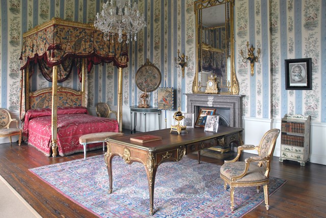 Regal bedroom’s upkeep is a right royal affair