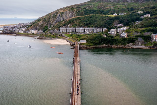 Lansio partneriaeth 'Trên, siarad, cerdded' rhwng Trafnidiaeth Cymru a ...