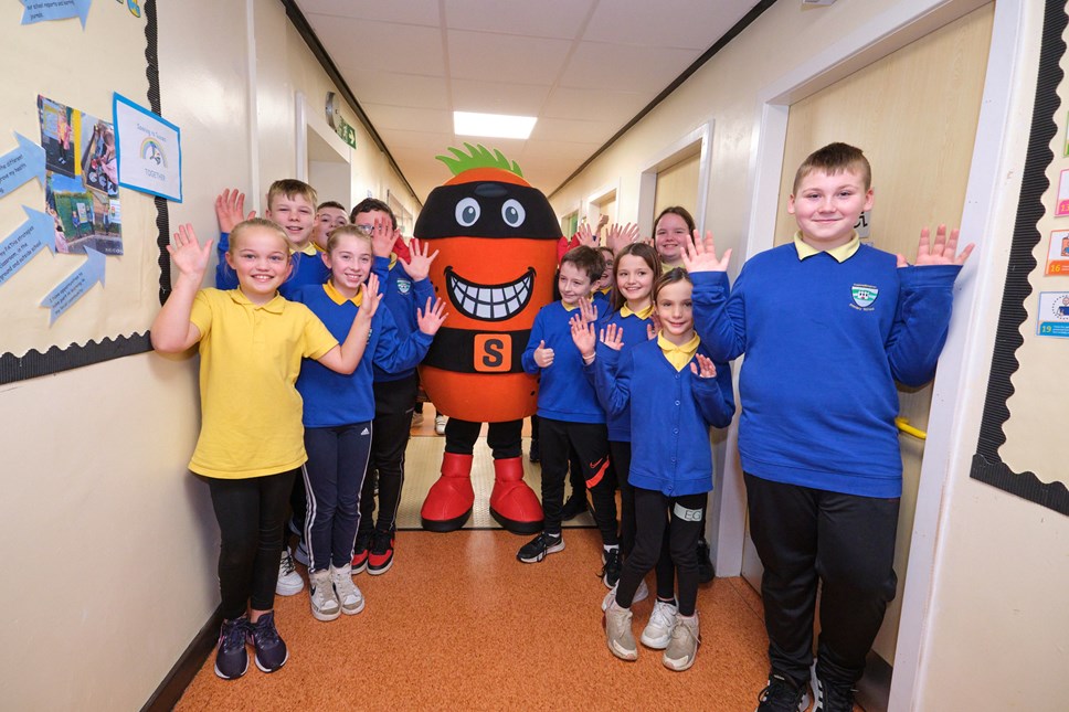 Super Tattie meets the children and young people from Dalmellington PS ...