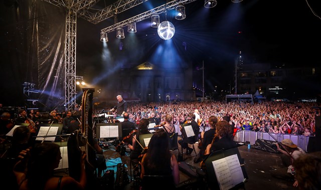 Cliff Masterson conducts the Orchestra of Opera North, 80s Classical ...