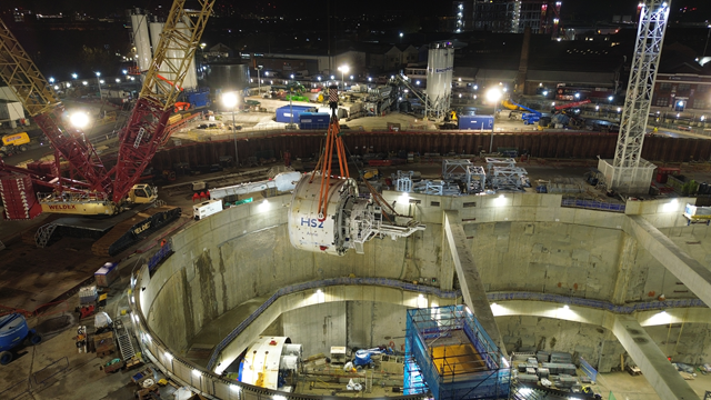 Middle shield of TBM Anne being lowered into VRCB 2