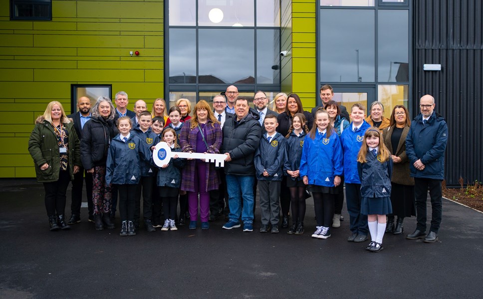 Netherthird PS key handover | East Ayrshire Council News